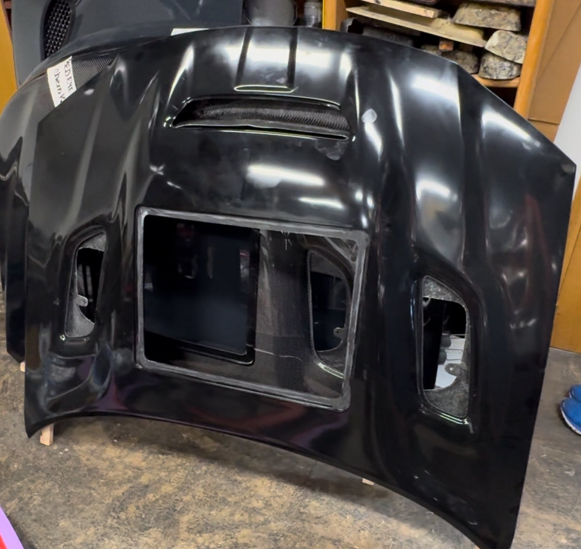 CARBÓN FIBER CHRYSLER 300 hood – CBON ENGINEERING